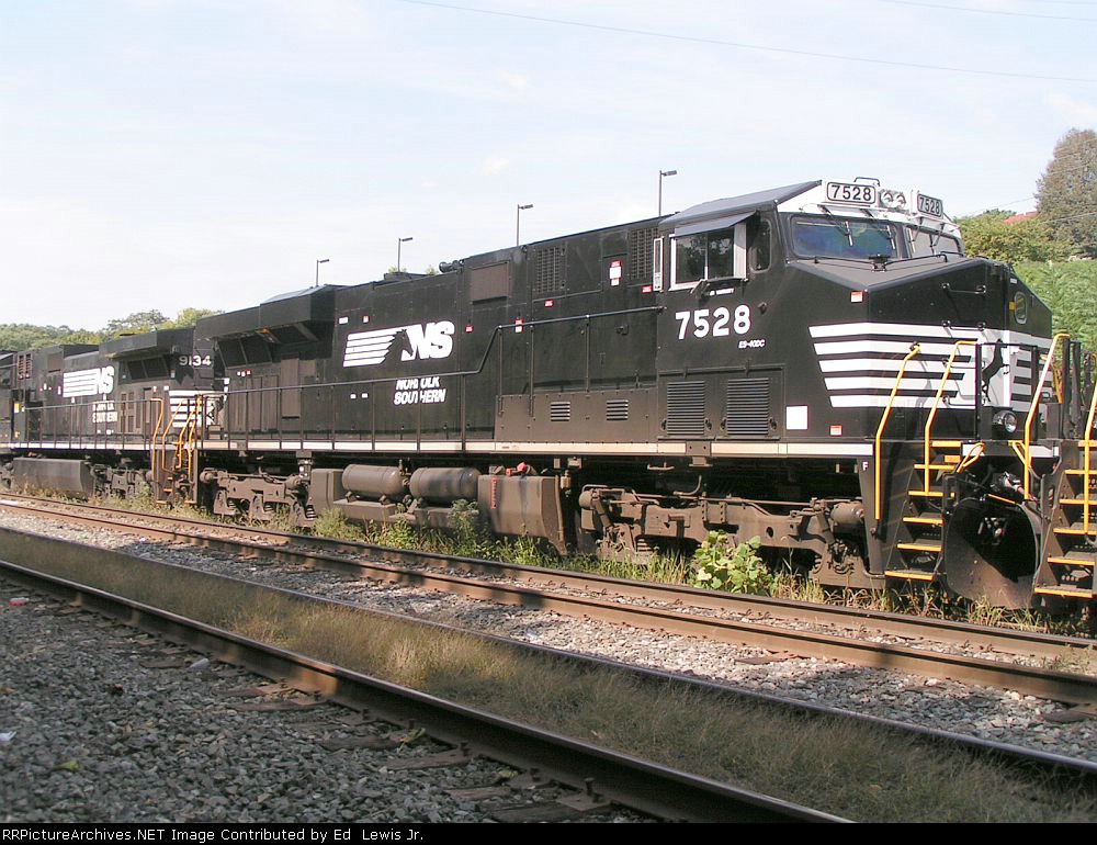 NS 7528